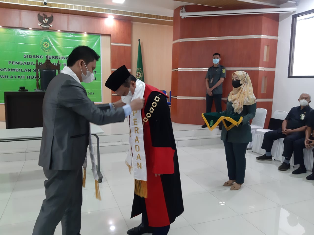 Pengadilan Tinggi Banten Ambil Sumpah Advokat dan Raih Penghargaan ...